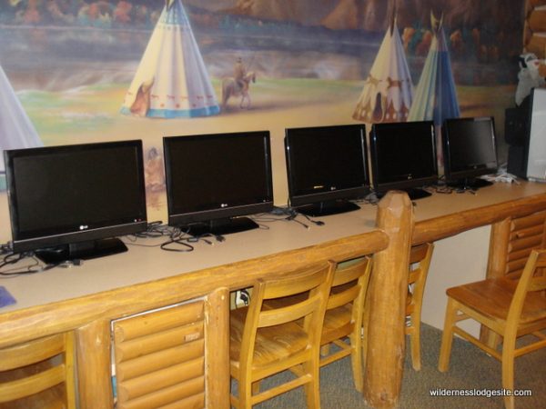 Cubs Den Pictures | Disney's Wilderness Lodge Fan Site